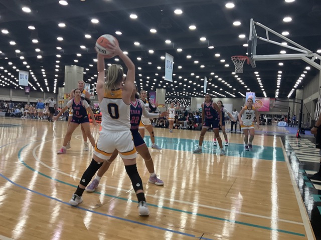 2025 Forwards Standing Out at Run 4 Roses | Prep Girls Hoops